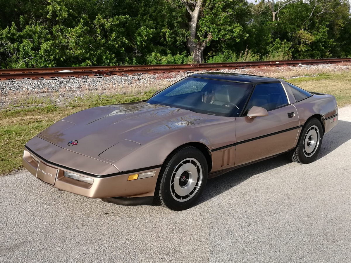 1985-chevrolet-corvette-c4-targa-gold-002 | NR Classic Car Collection ...