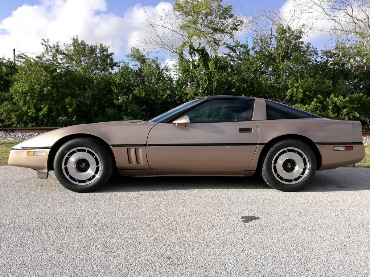 1985-chevrolet-corvette-c4-targa-gold-003 | NR Classic Car Collection ...