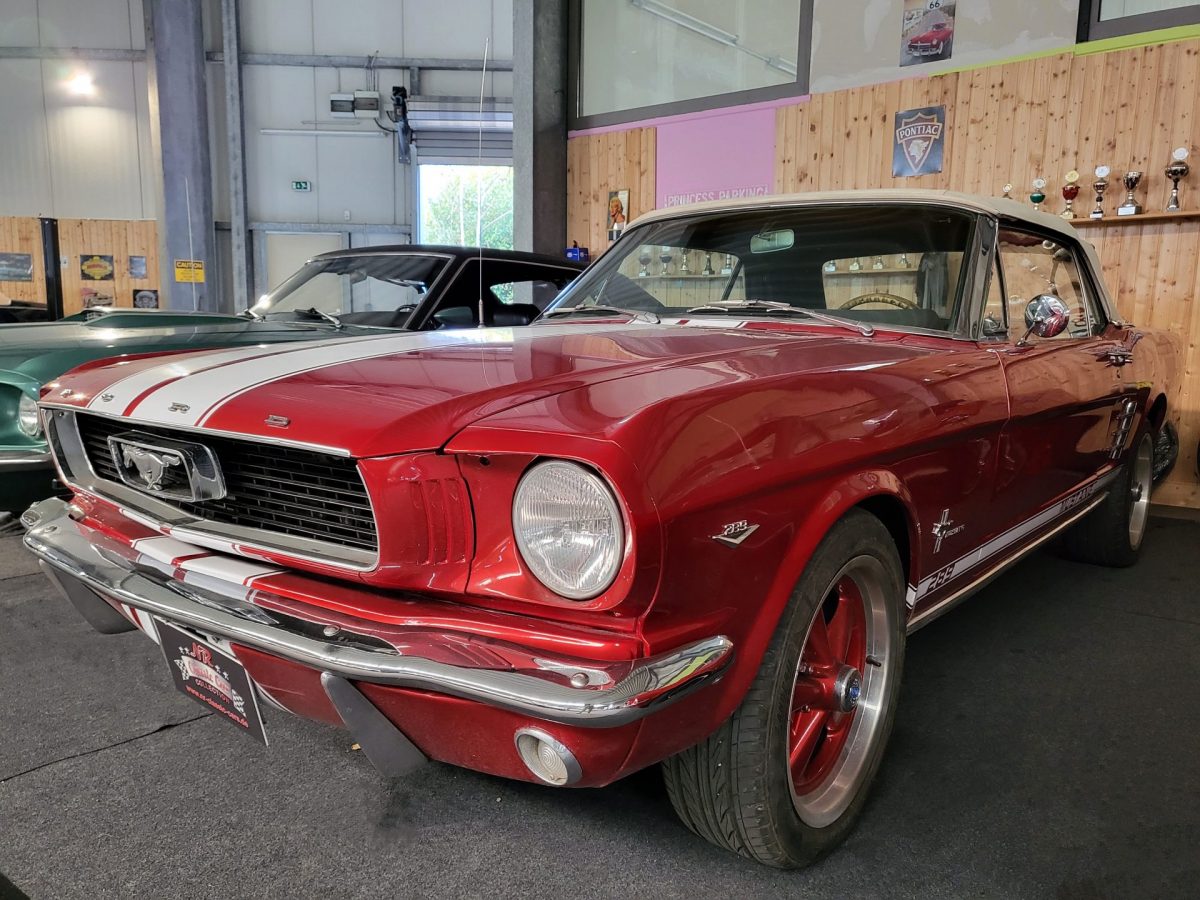 Ford Mustang Cabrio BJ 1966 Rot/Rot | NR Classic Car Collection Stuttgart